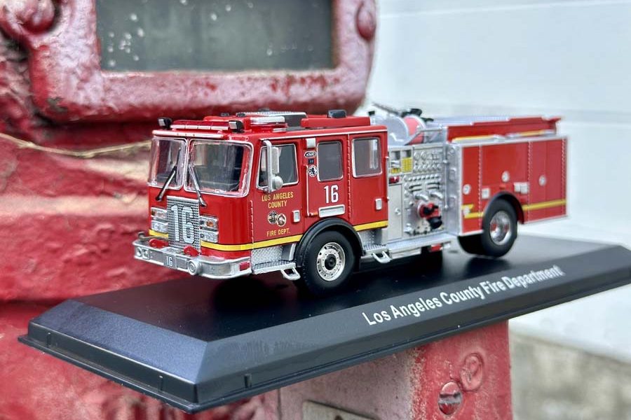 5 ALARM DETAIL - Iconic Replicas’ KME Predator Fire Engine from LA Fire ...
